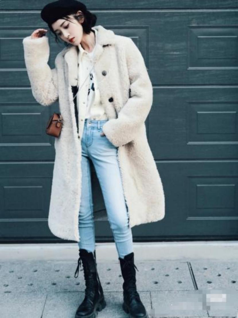 33-year-old Tang Yizhen! Too exposed, netizens shouting Zhang Ruozhen, squatting: thin and chest ...