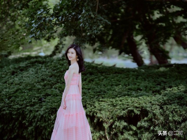 Jing Tian pink plaid cake skirt is large, gentle and romantic, too ...