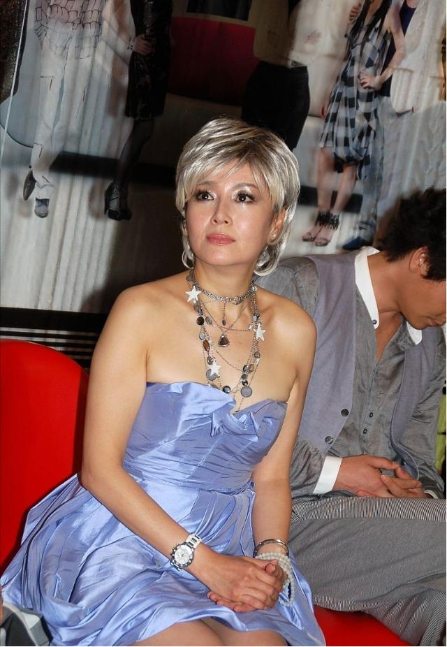 Tian Niu succeeded in dressing up tenderly, her grandmother has a ...