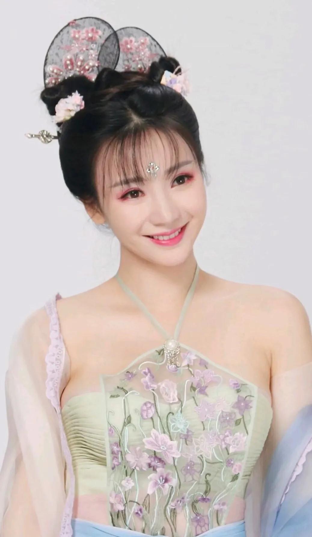 Liu Yan's different classical beauty - iNEWS