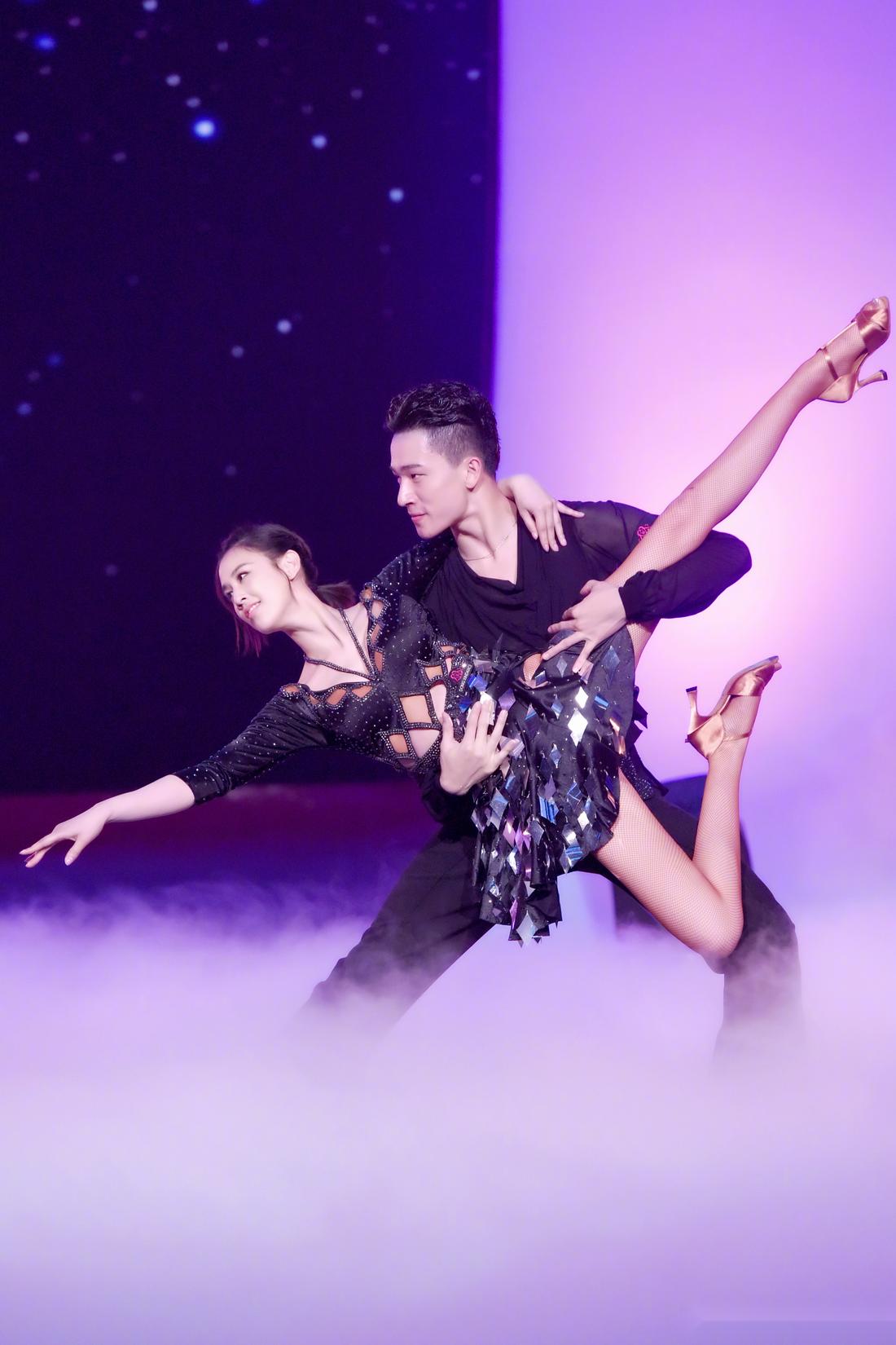 Huang Shengyi Photo Album - iNEWS
