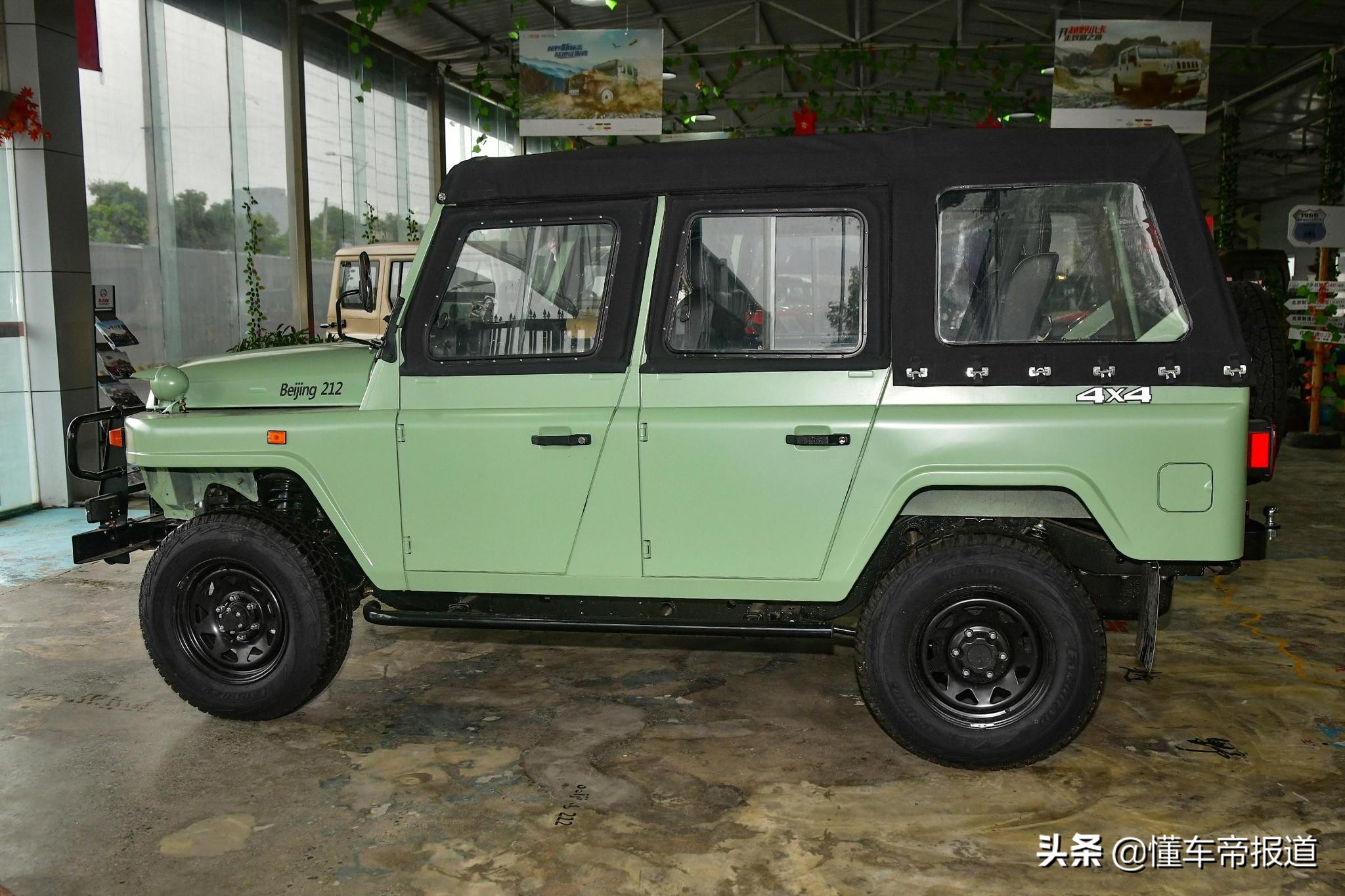 sold for 79,800 yuan, not losing the tank 300?BJ 212 manufactured by BAIC arrives at the store ...