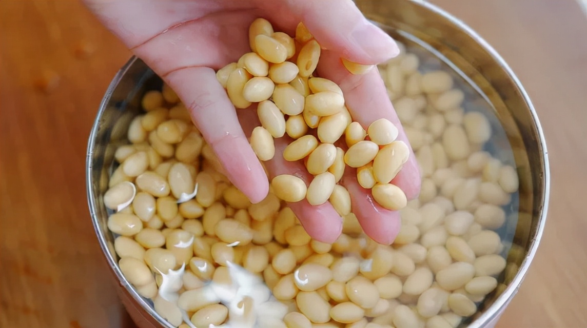 What is the difference between beating soy milk, "dry beating" and "wet ...