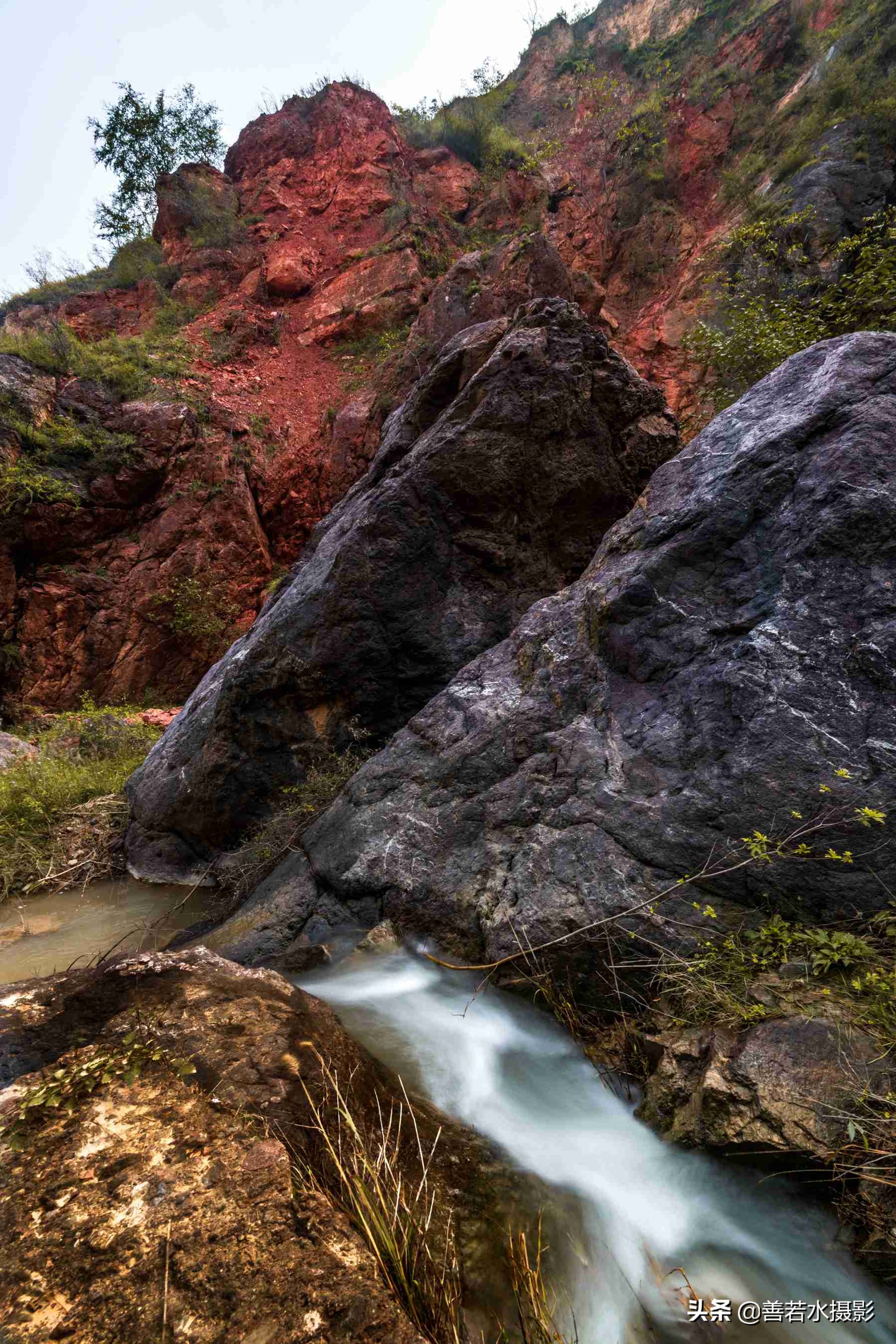 Five acres of poetic waterfall in Longxiang - iNEWS