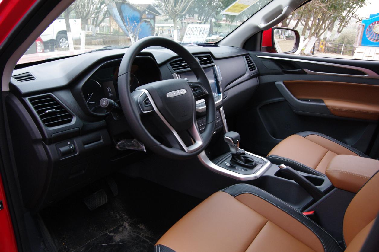 Test drive SAIC MAXUS T70, the diesel beast is powerful and wild - iNEWS