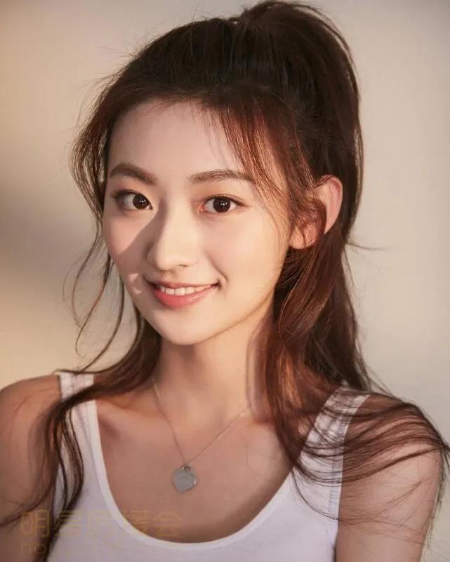 Beautiful and sexy actress from the Mainland-Yang Yutong "Meitu" - iNEWS