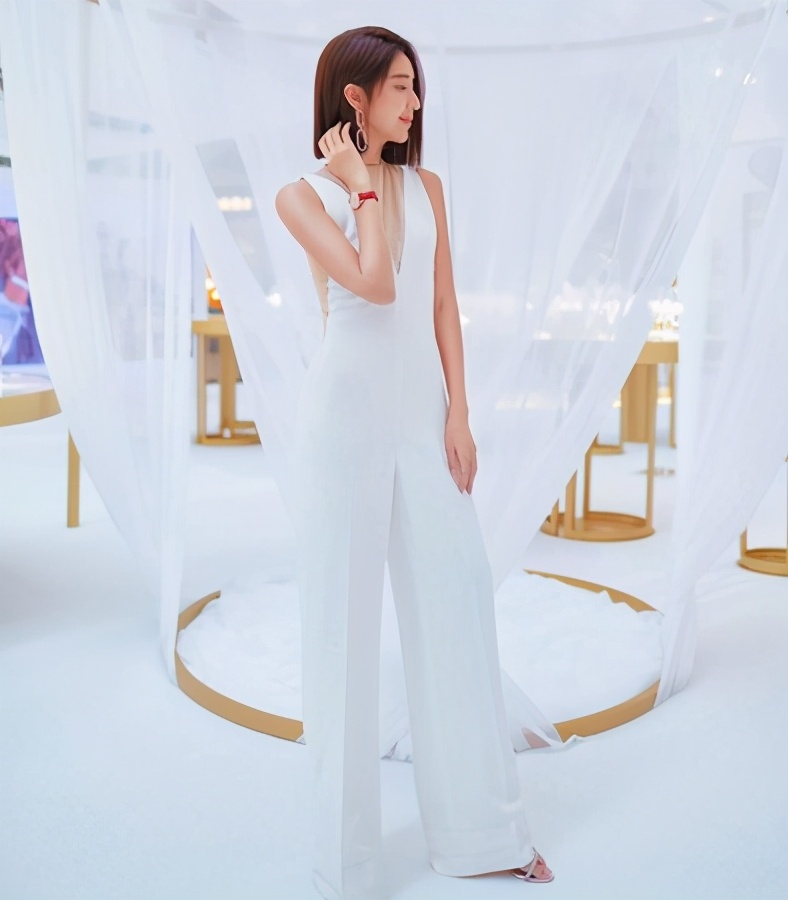 Sui Tang stepped on the bottom line and pushed her short hair 5cm under ...
