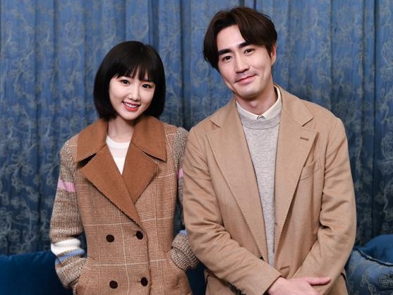 Yang Jue's new romance is suspected to be exposed, the woman is not Mao ...