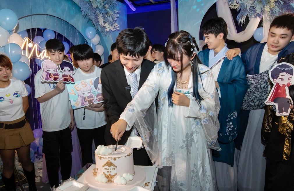 Menglei's proposal scene, moved to tears, the heart-shaped ring is too ...