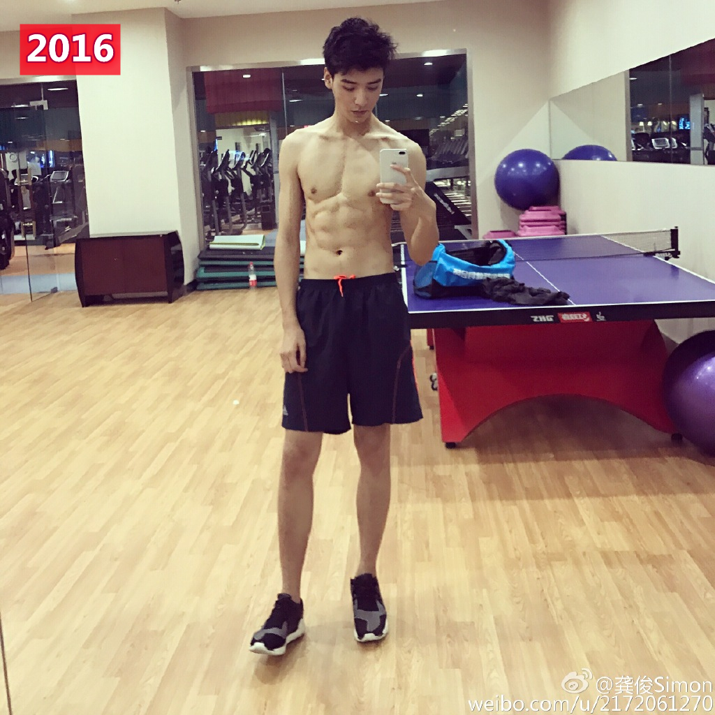 The correct way to open the actor's inner scroll!Huang Jingyu and Gong Jun took off his shirt ...