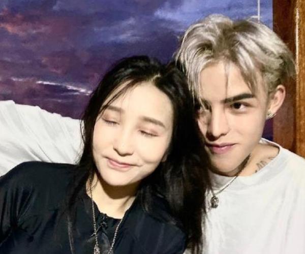 The three of Yin Shihang's family were neat and tidy, and they were all ...