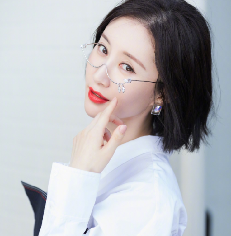 It's been 12 years since "Magic Phone", and he became popular again ...