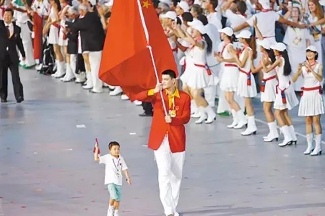 Little hero Lin Hao: He was praised for carrying his classmate from the ...