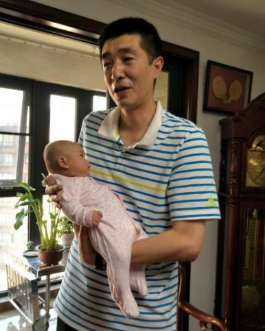 Tang Miao was paralyzed for 13 years. Both his mother and his wife ...