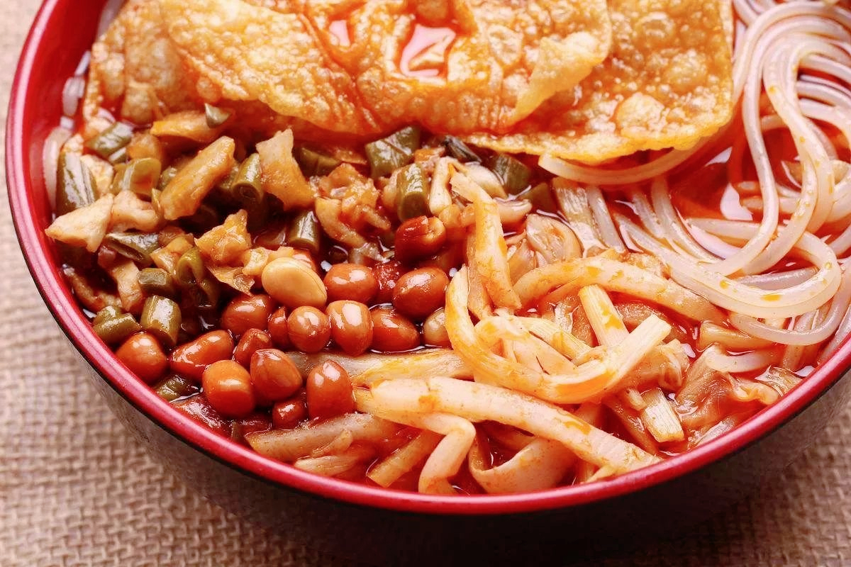 The famous Eskimo dish of pickled puffins, the "stinky" of ray fillets ...