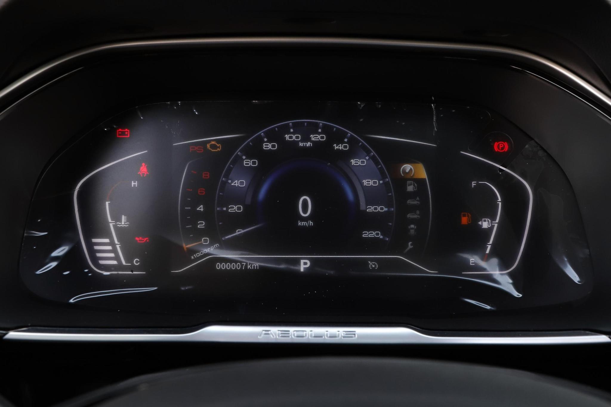 Wheelbase 2715mm, 1.5T burst 190 horsepower, high-equipped with Zunbao audio, Dongfeng Fengshen ...