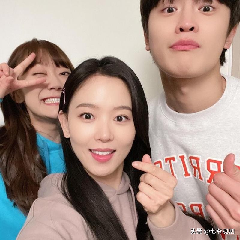 I tried the deep V dress, tried to be the second girl for Suzhi, this ...