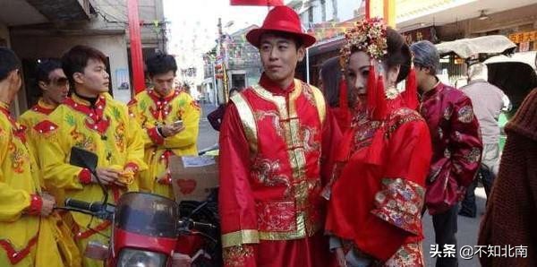What kind of a complicated ethnic group are Chaoshan people, and what 8 ...