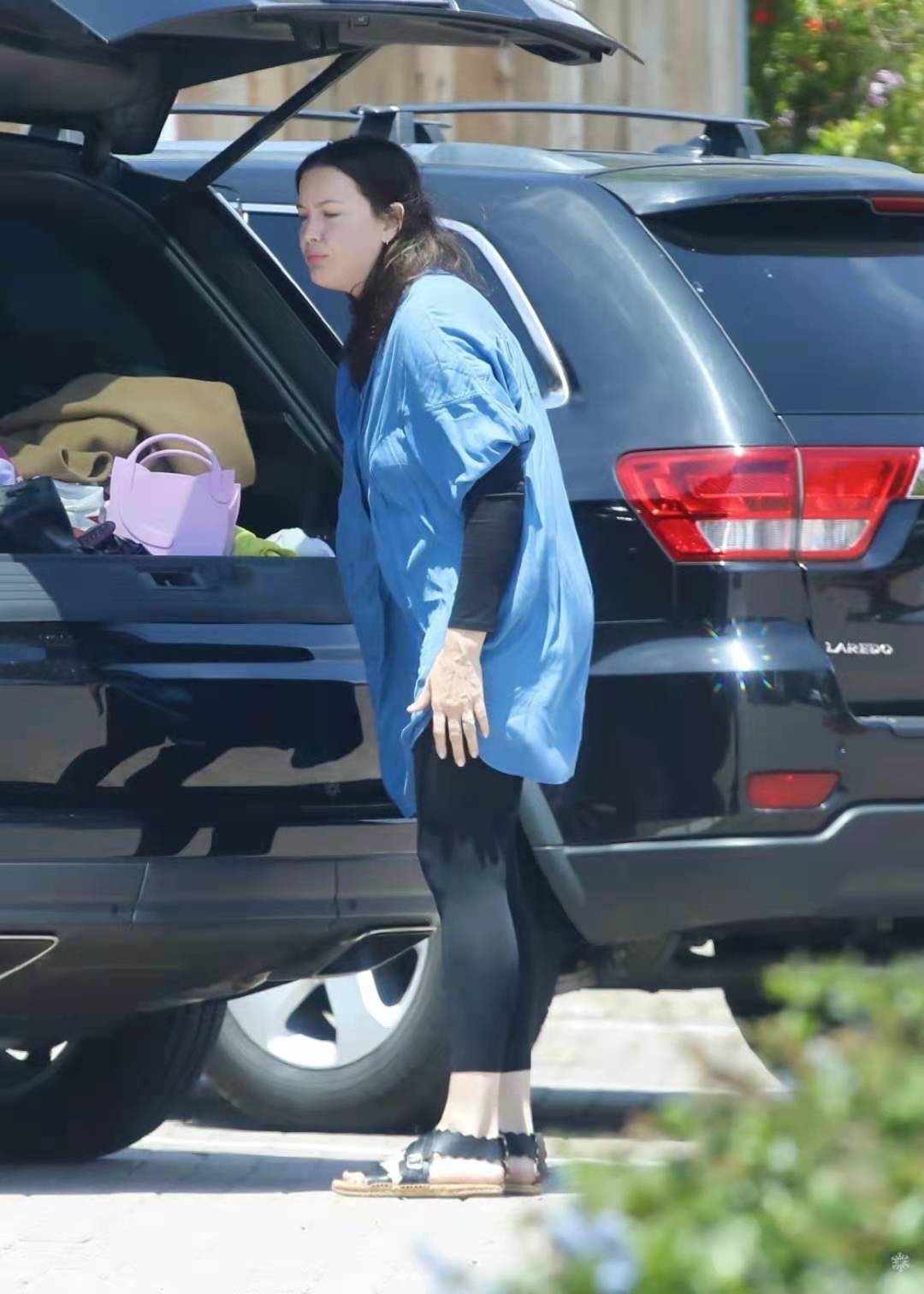 The 43-year-old elf princess is out of shape, her face is haggard, and ...