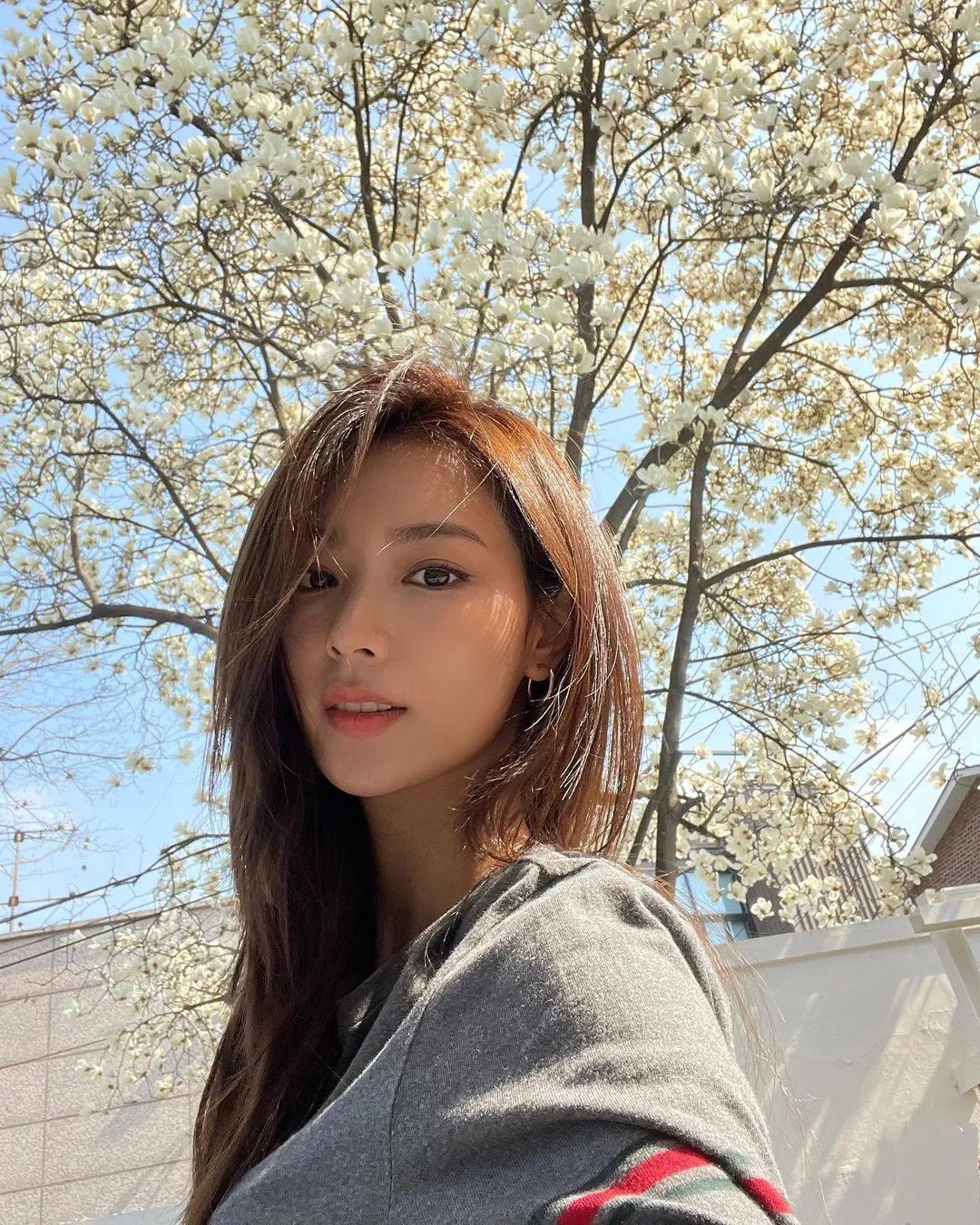 South Korean beauty model Ji Soo 지수, should thank the girl Zhu Ji Ji ...