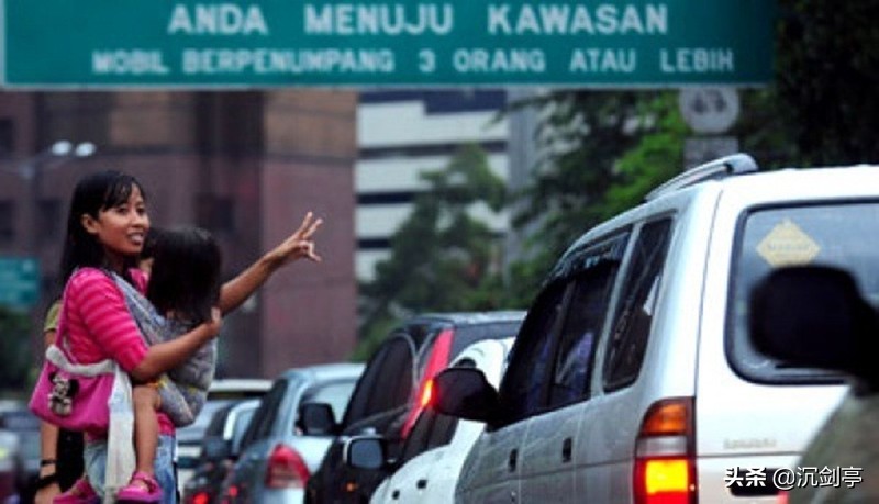 The most unique job in the world-"Paid Car Passenger" in Jakarta ...
