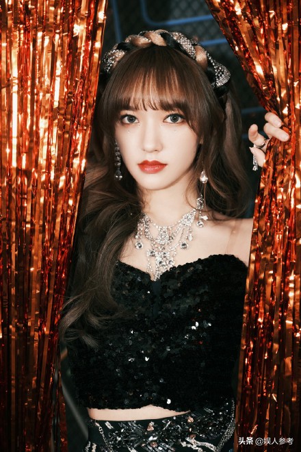 What a beautiful and beautiful Cheng Xiao deciduous brown vest dress ...