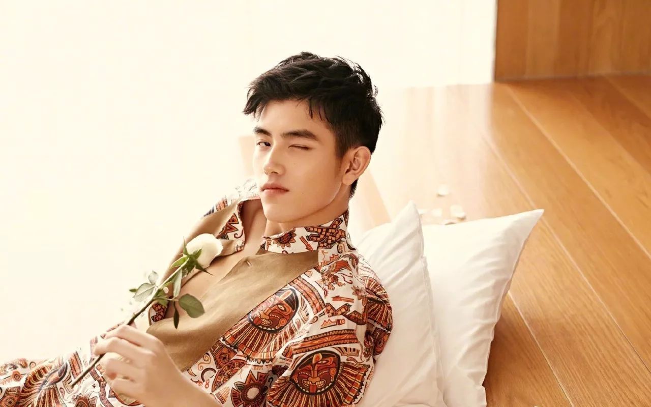 Entertainment Comments: Luo Yunxi, Meng Meiqi, Bai Lu, Ni Ni, Chen ...