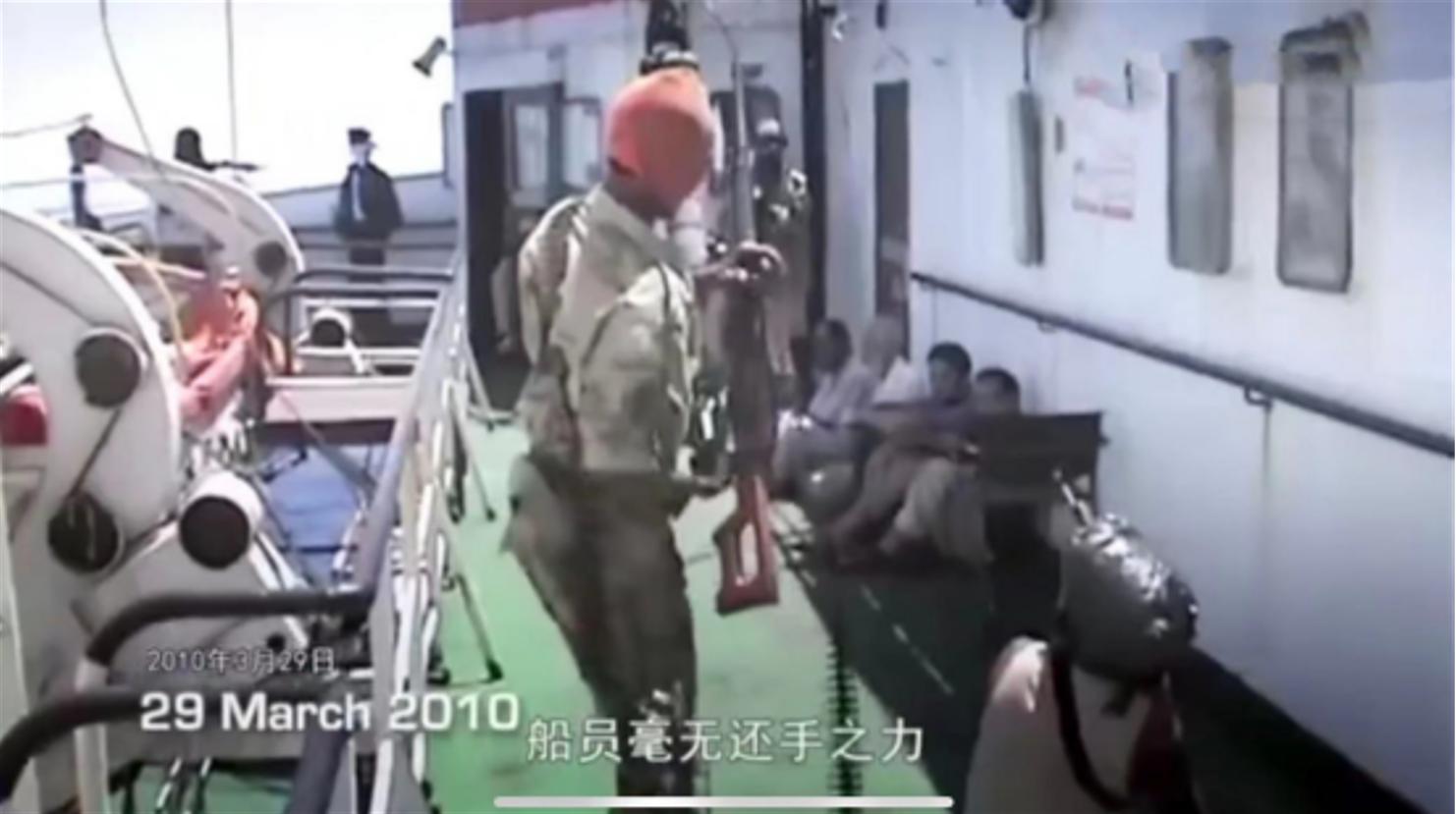 The most embarrassing robbery by Somali pirates: holding a cargo ship ...