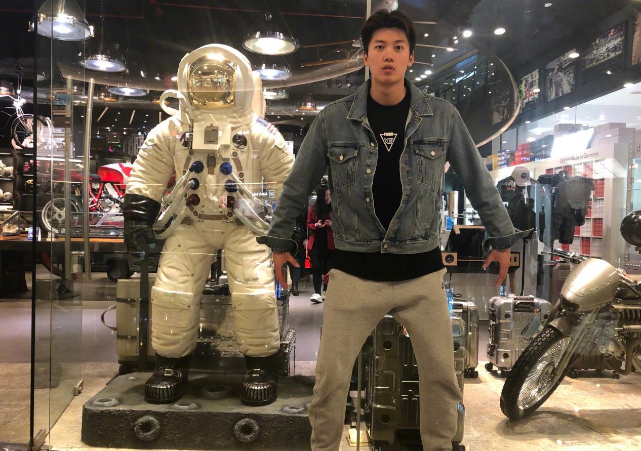 Wang Shun made his debut with the swimming team!Face value and figure ...