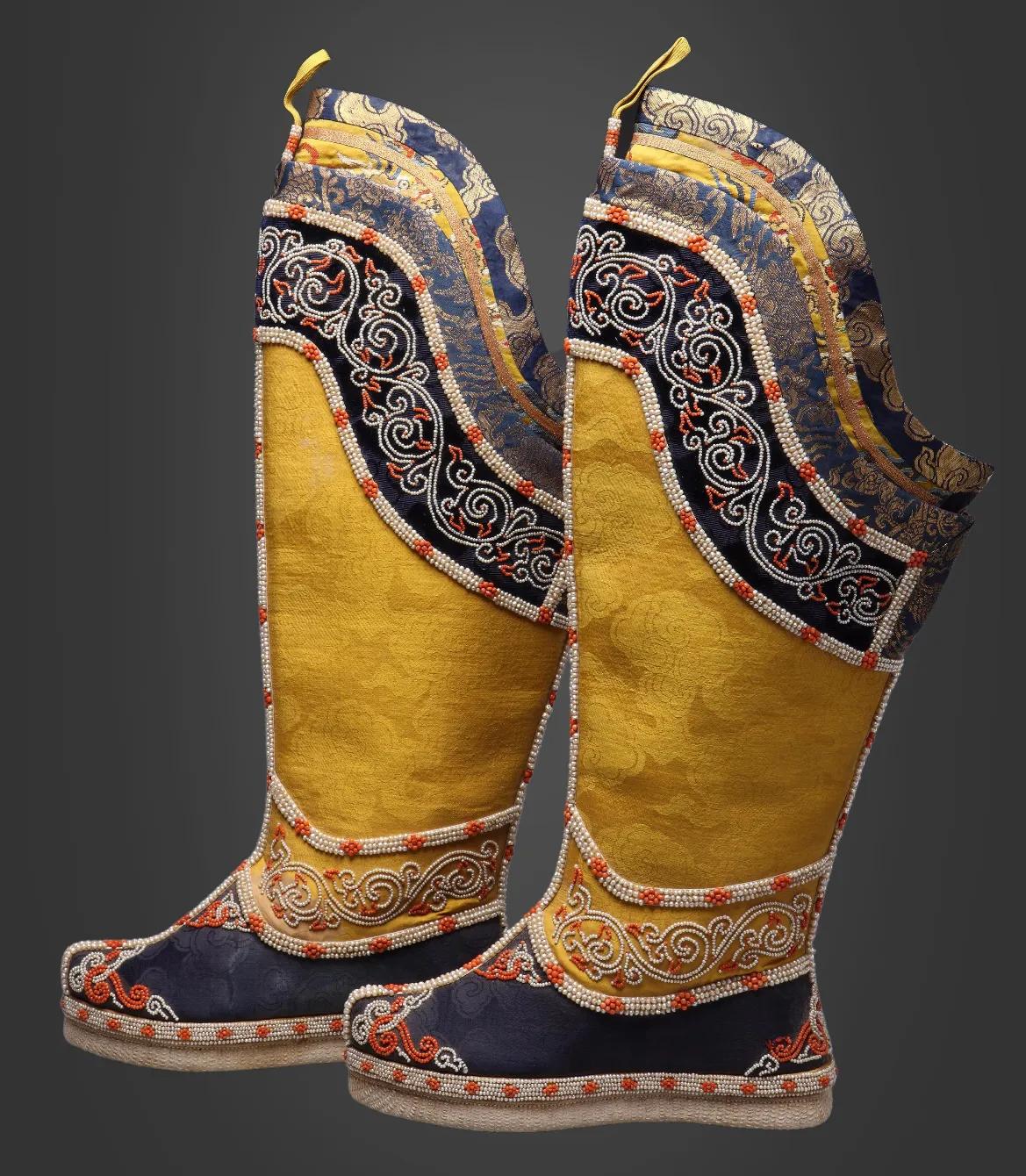What style of boots was worn by Emperor Kangxi of the Qing Dynasty?Have ...