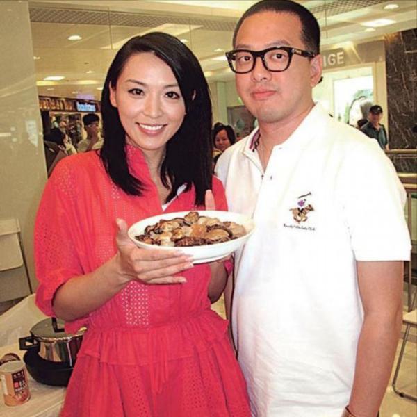48-year-old TVB Huadan Chen Wei took a group photo to announce her ...