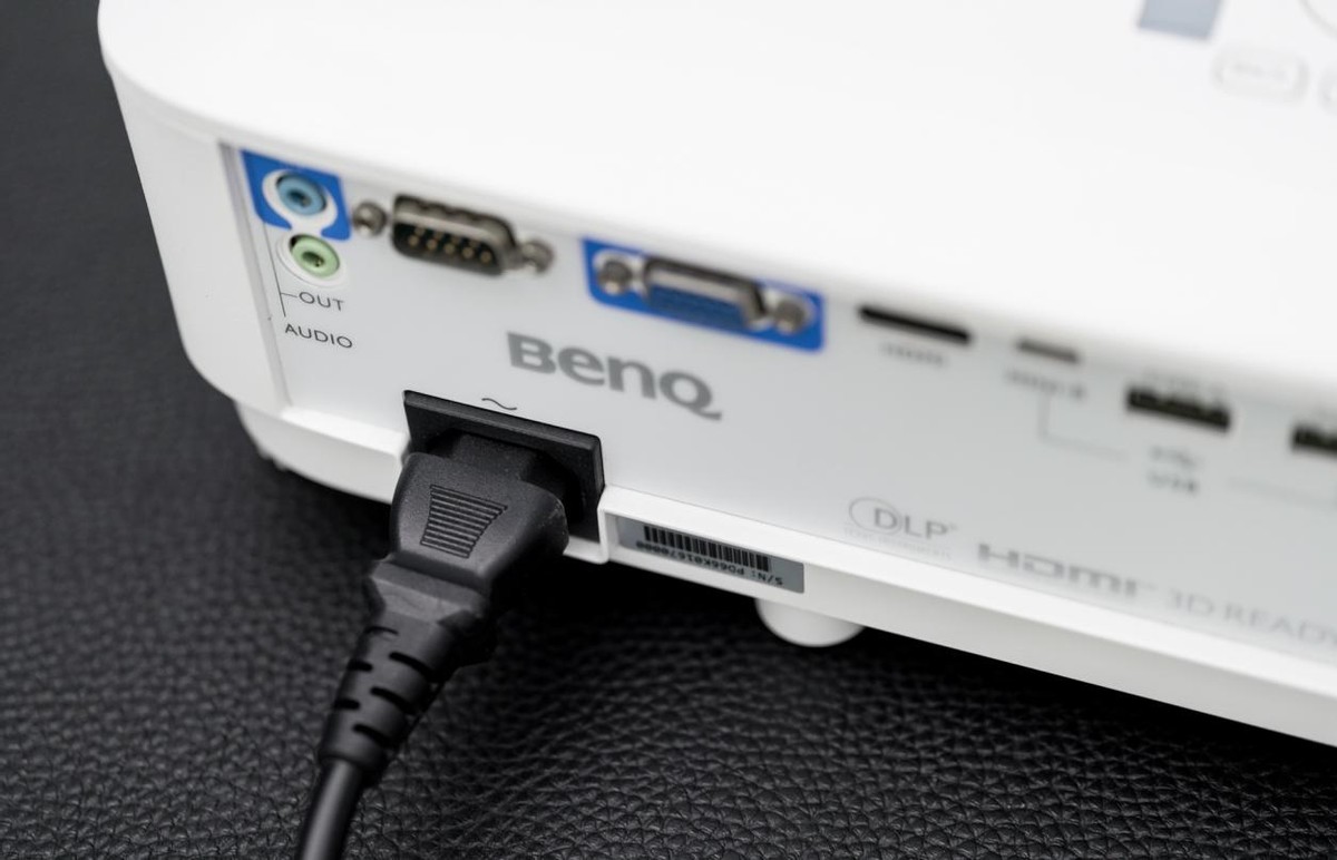 BenQ E580 smart projector experience sharing: simplified to complex, easy meeting - iNEWS