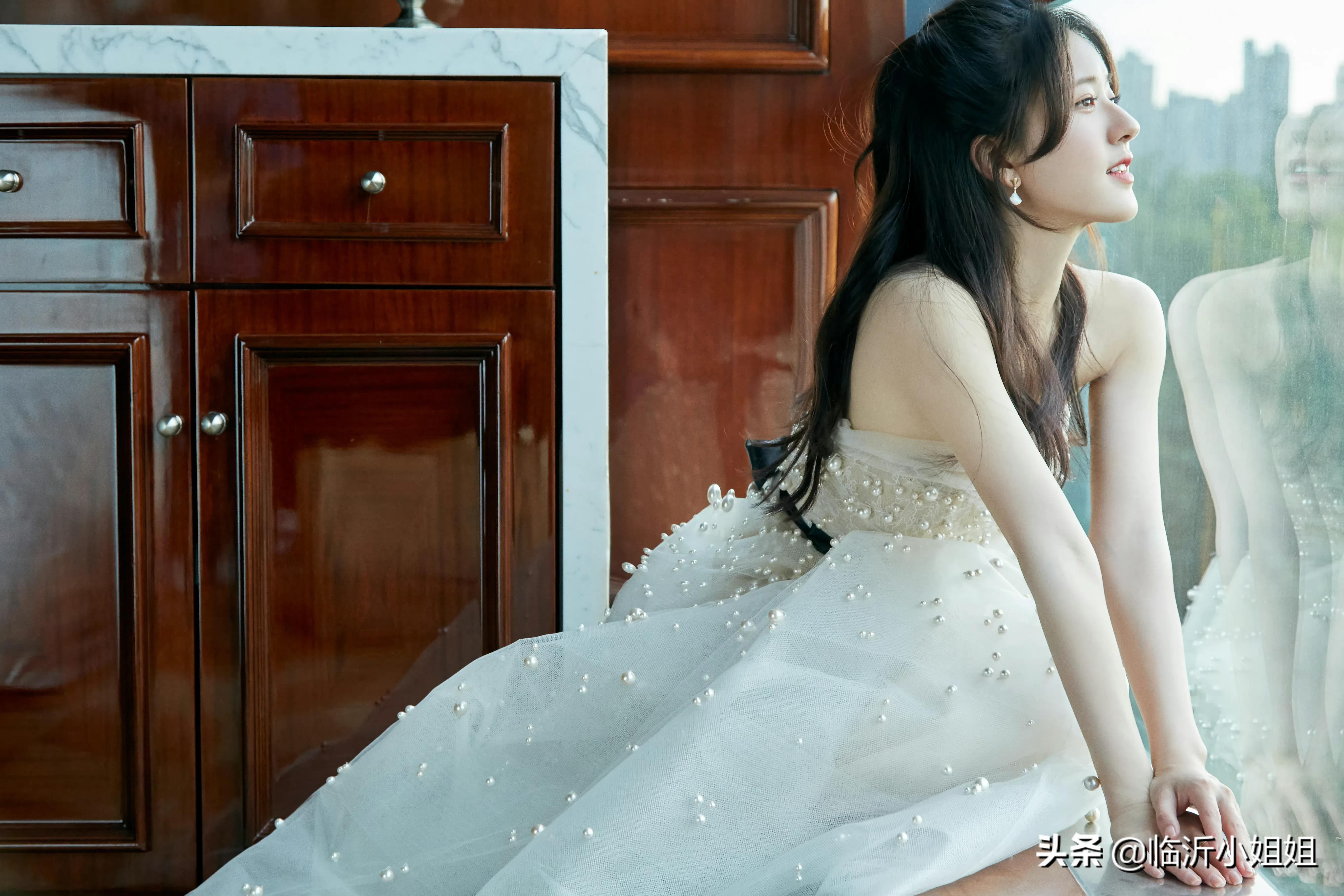 Zhao Lusi, a pure and invincible beautiful girl, full of youth and ...