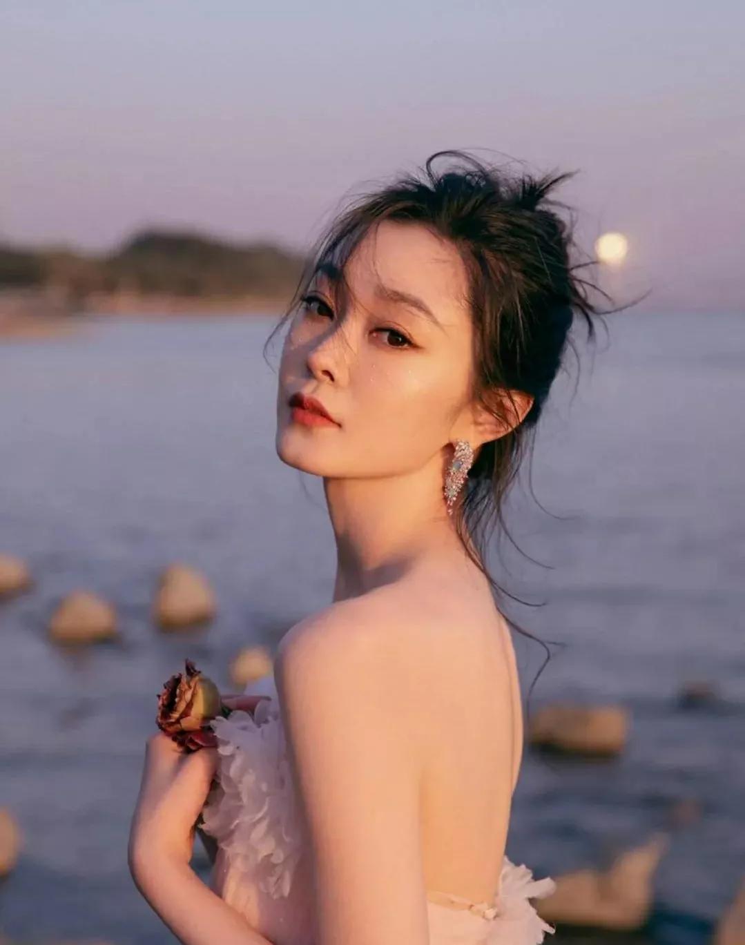 Song Yi's most elegant and beautiful photos - iNEWS