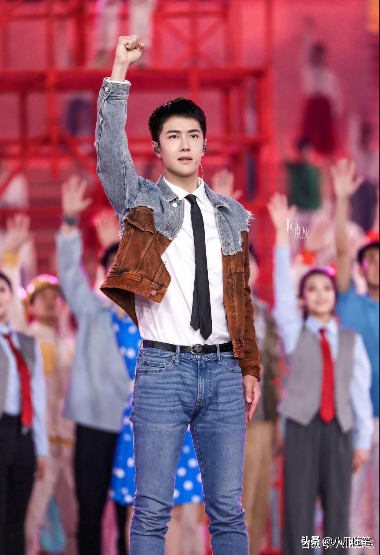 From the corner where no one cares to the dazzling stage, Wang Bo's ...