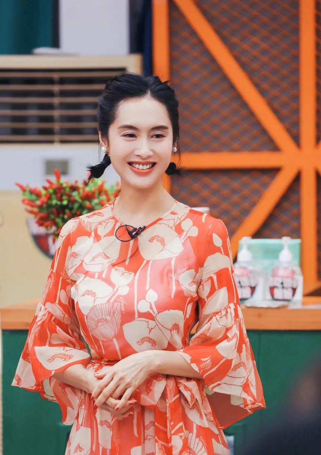 The former Hong Kong beauty star girl Zhu Yin is the goddess of many ...