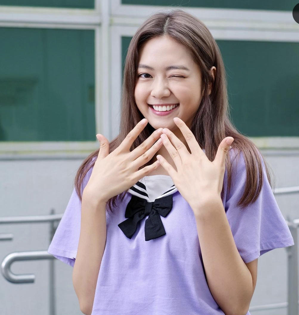 Strive for newcomers!21-year-old You Jiaxin is officially the first ...