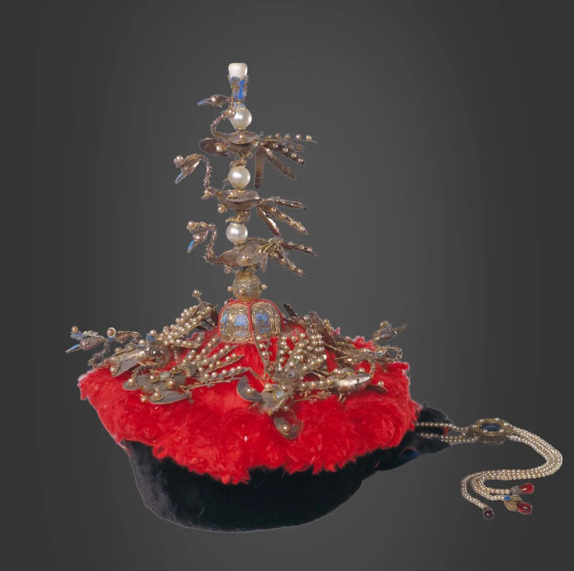 What are the crowns of the empress and empress dowager of the Qing ...