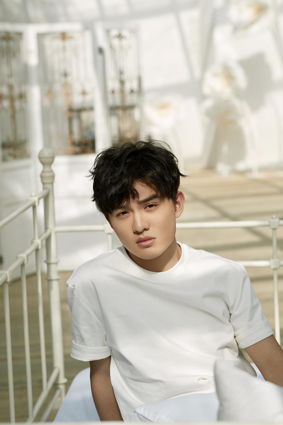 Who is the top 10 post-00 male celebrities who have seen soaring ...