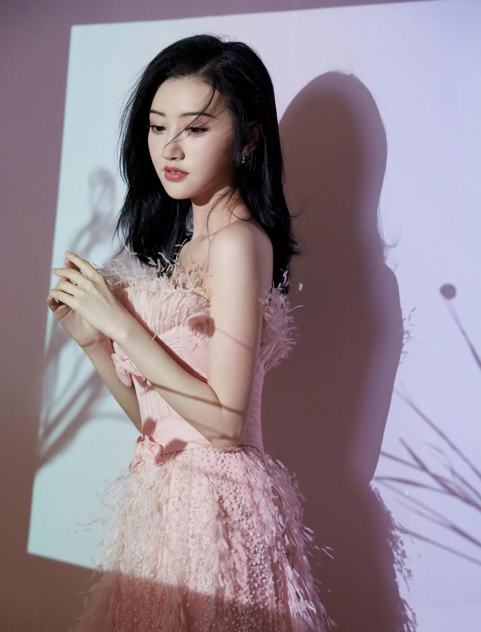 Jing Tian Sexy Photo Album - iNEWS