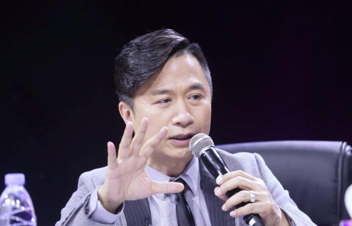 55-year-old Huang Shujun hosted a week banquet for his 1-year-old ...