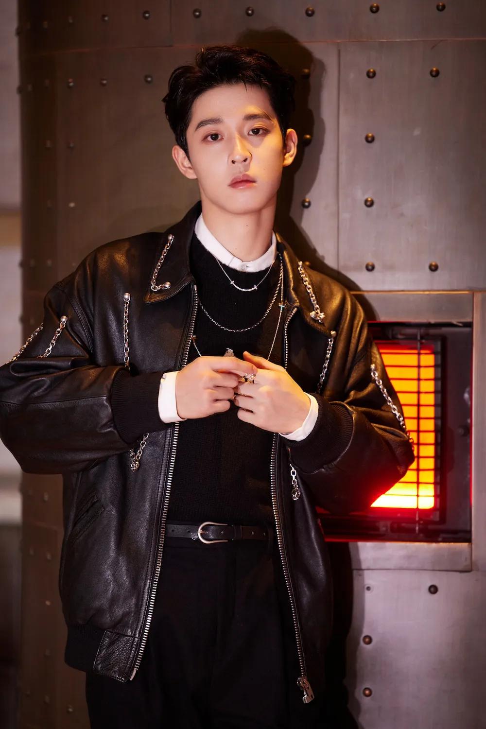 Wu Yuheng attends fashion events in and out of play to interpret the ...