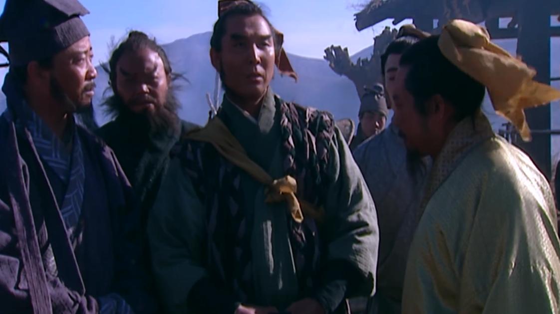 Ruan Xiaoqi wore a dragon robe and played around. Although he annoyed ...