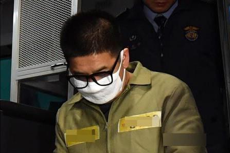 The double-faced life of South Korean "molar father": the former is a ...