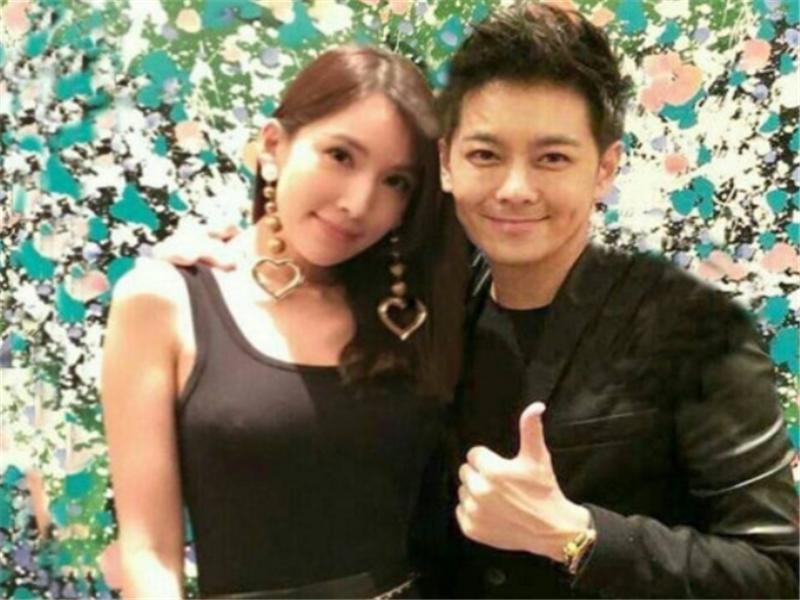 Chen Ruoyi shows off her luxury home, the blue sea and blue sky is very magnificent, showing ...