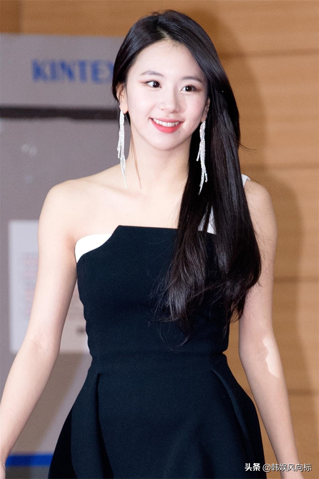 An idol with a beautiful shoulder line, Jennie is considered a ...