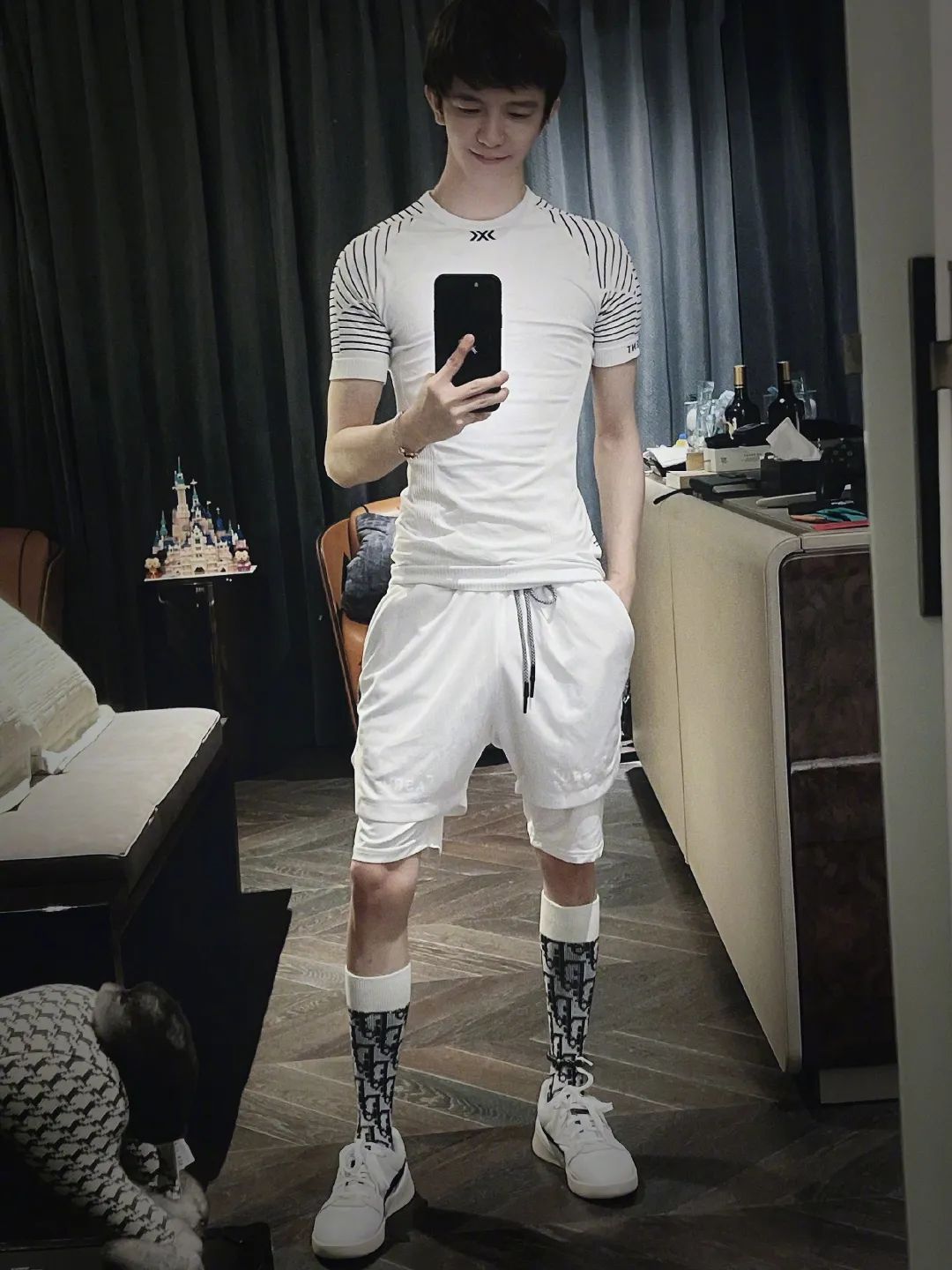 38-year-old Guo Jingming took a fitness photo and accidentally revealed ...