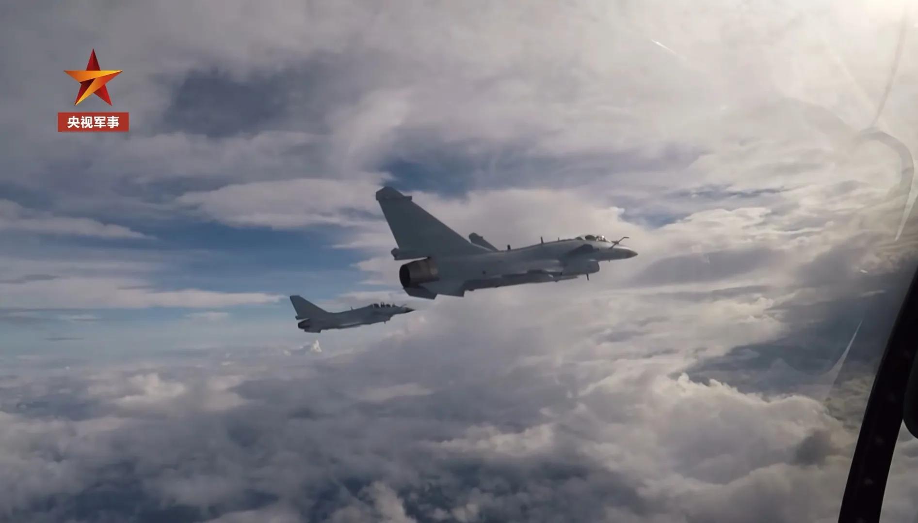 The "moulting and new flying" J-7M is refitted as J-10C to fight ...