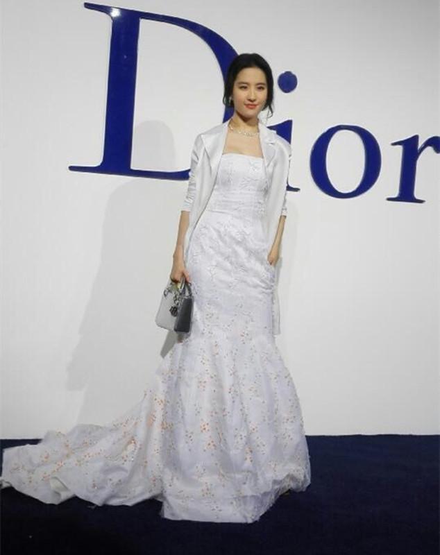 Liu Yifei's western-style dress is full of ladylike feeling!You can ...