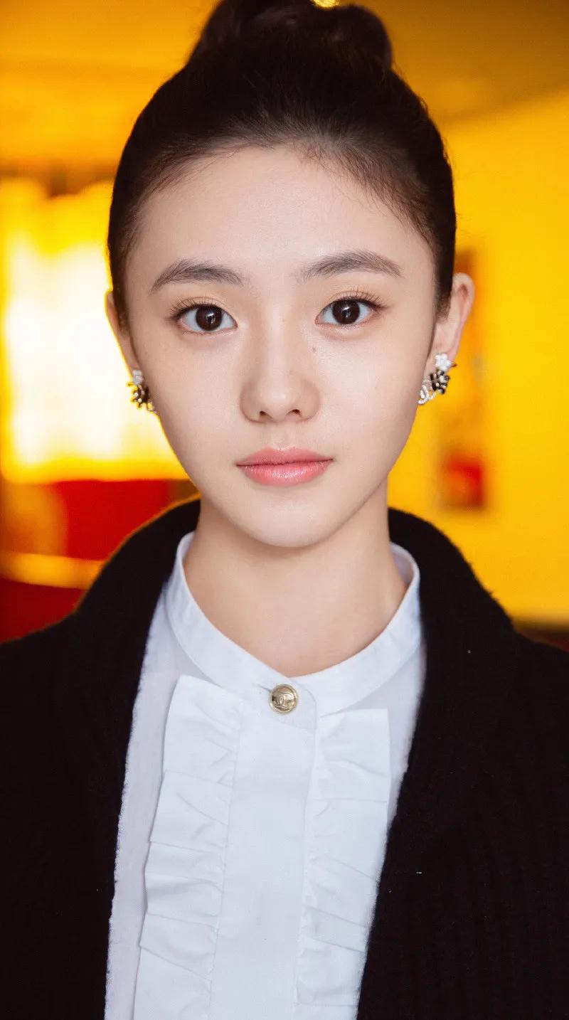 Young and beautiful, dignified and majestic, Liu Haocun, who looks like ...